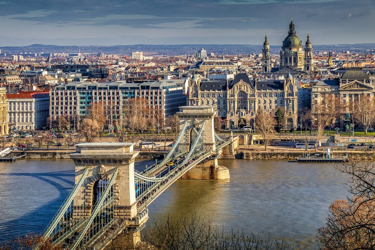Budapest vs Prague: Which is the Best City to Travel and Live? - Check ...